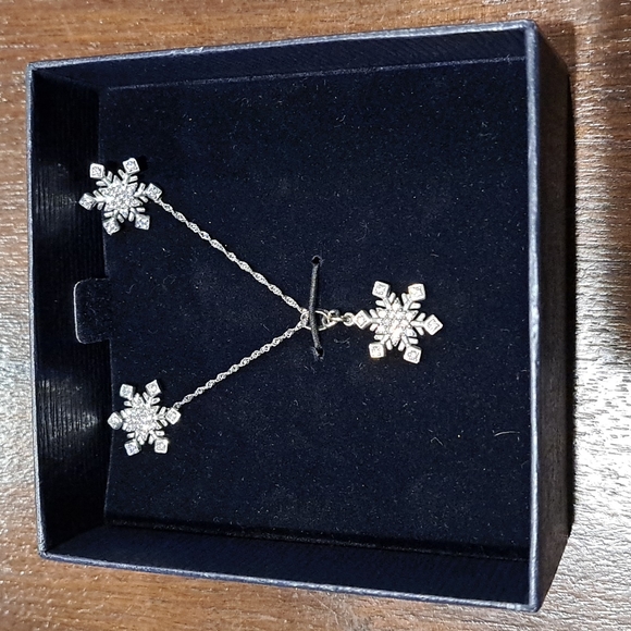 Stauer | Jewelry | 925 Sterling Silver Necklace Earring Set Snowflake ...